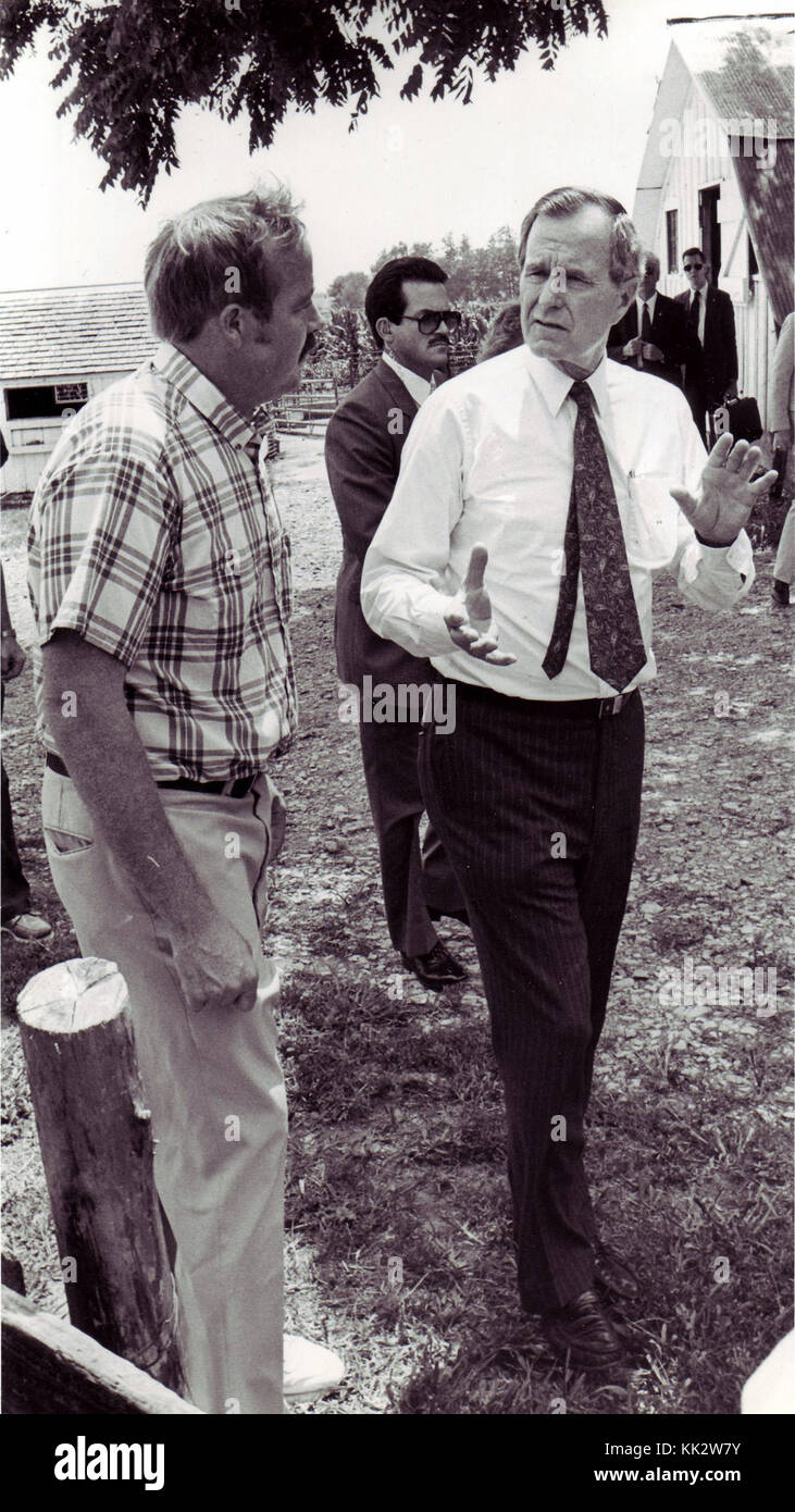 Eldridge, Iowa, USA. 20th Nov, 2017. Jerry Mohr and George H.W. Bush ...