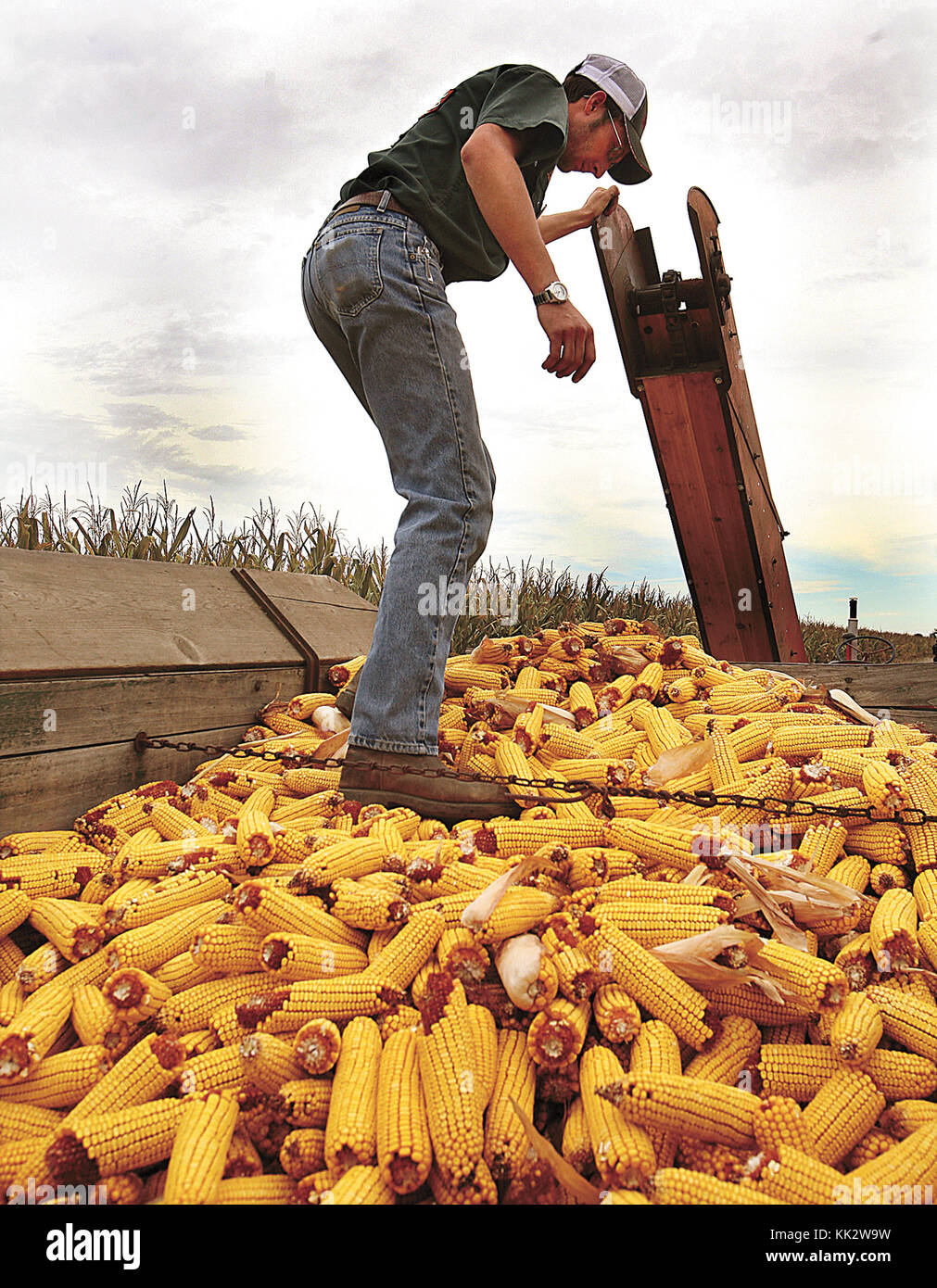 Atkinson, Iowa, USA. 20th Sep, 2009. Kyle Jahn, of Coal Valley, Il ...
