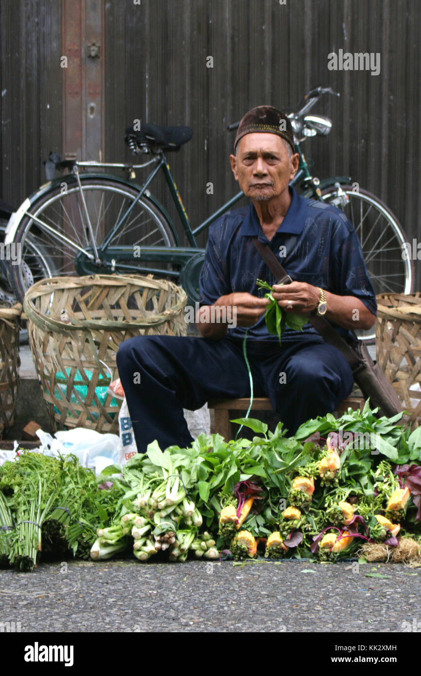 Blangpidie, Aceh, Indonesia. 28th Nov, 2017. A local seller seen ...