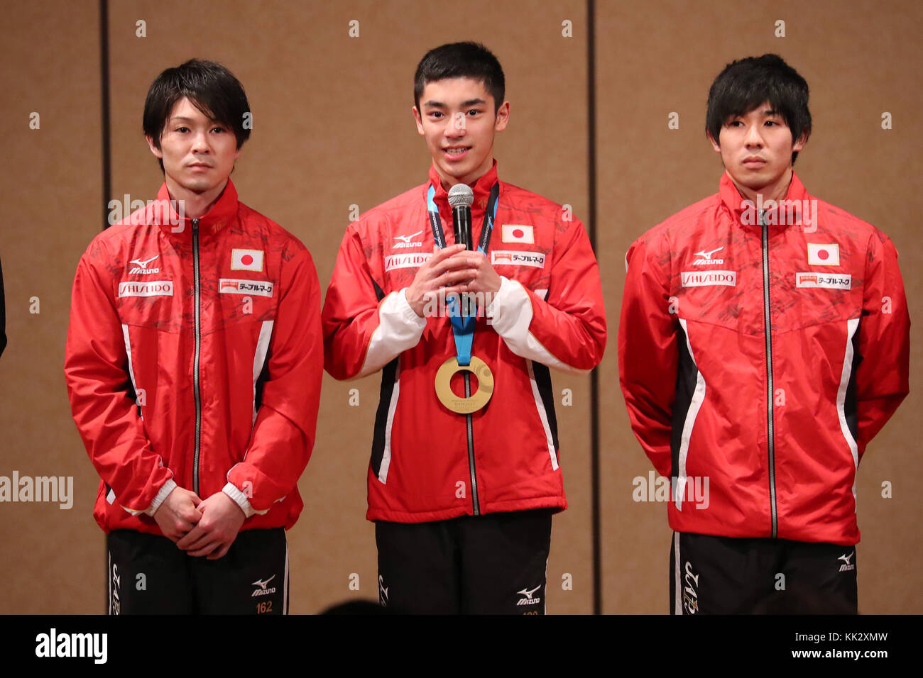 Tokyo, Japan. 28th Nov, 2017. (L to R) Kohei Uchimura, Kenzo Shirai ...