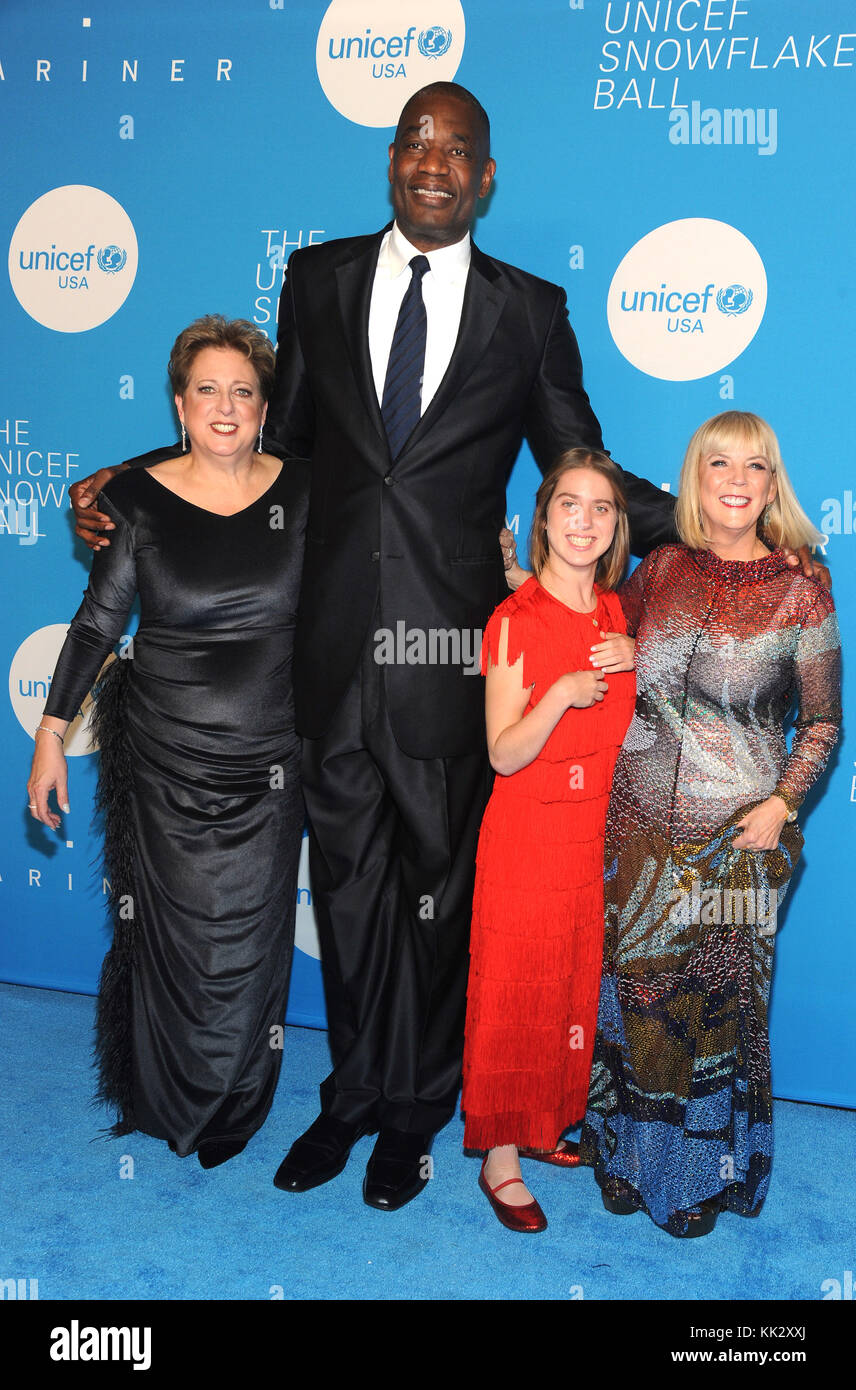 New York, NY, USA. 28th Nov, 2017. Caryl M. Stern, Dikembe Mutombo ...