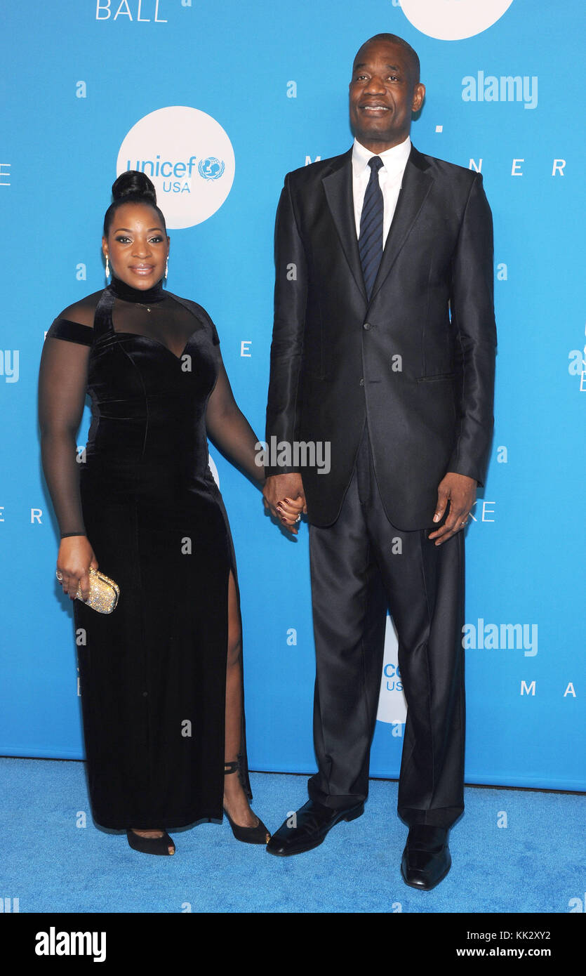 Rose mutombo and dikembe mutombo hi-res stock photography and images ...