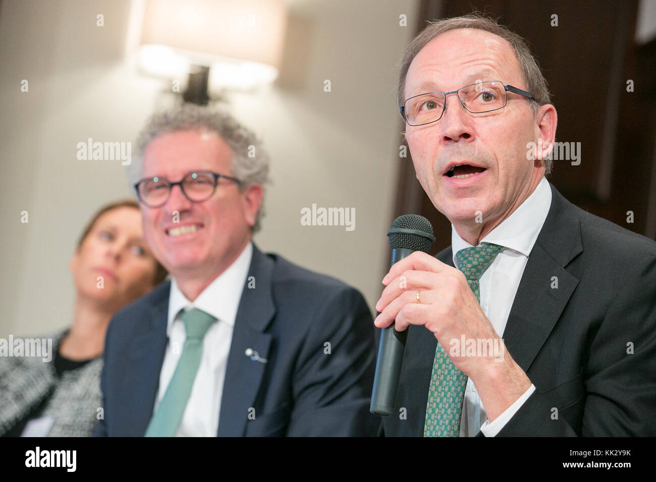 Chief executive officer director general hi-res stock photography and ...