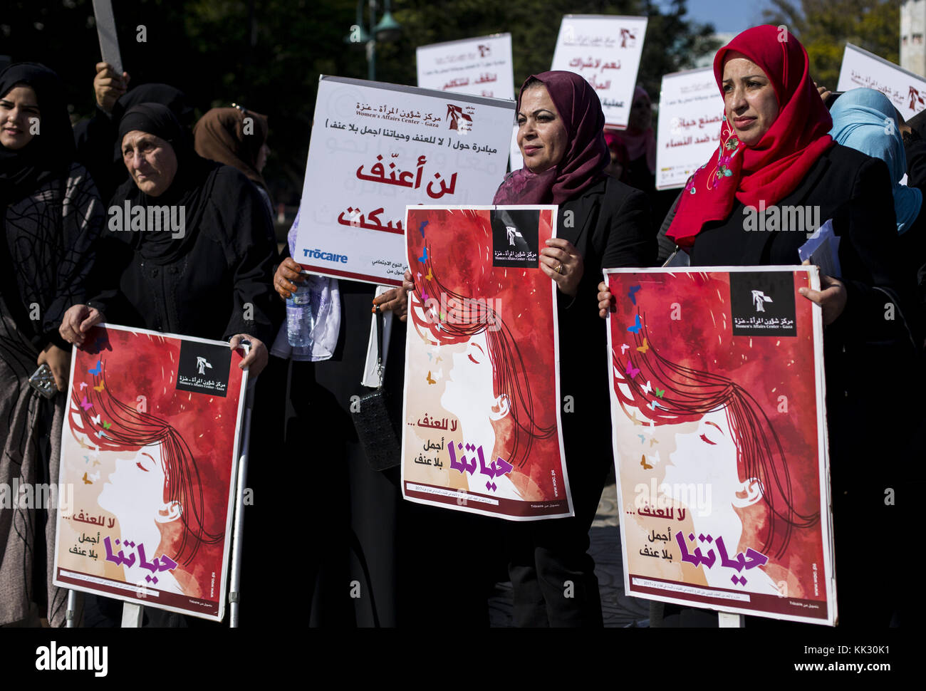 Gaza City, The Gaza Strip, Palestine. 29th Nov, 2017. Palestinian women ...
