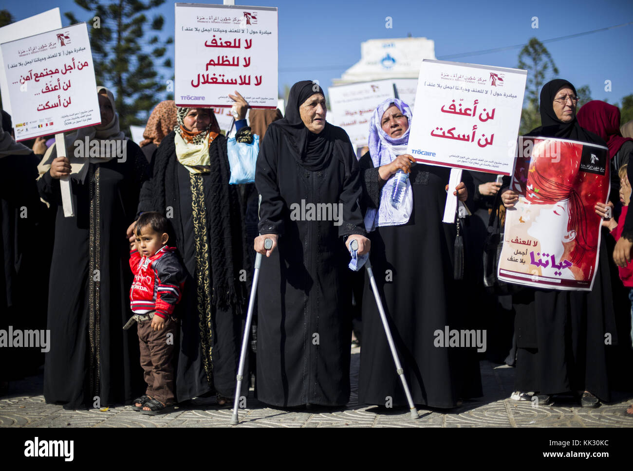 Gaza City, The Gaza Strip, Palestine. 29th Nov, 2017. Palestinian women ...