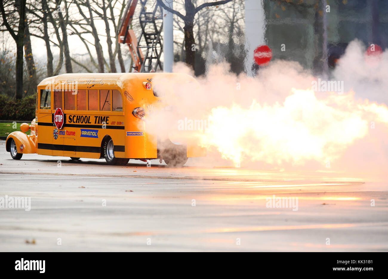 Essen, Germany. 29th Nov, 2017. The "School Jet Bus" is set alight by ...