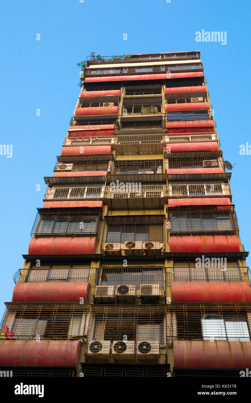 Facade of old apartment block in Juhu Versova, Mumbai Stock Photo - Alamy