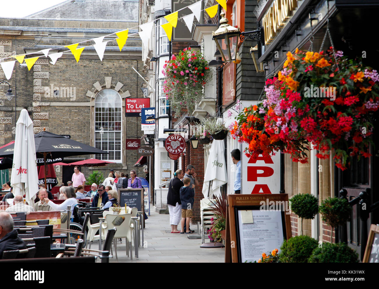 Pavement cafes in the Market Square, Salisbury Stock Photo - Alamy