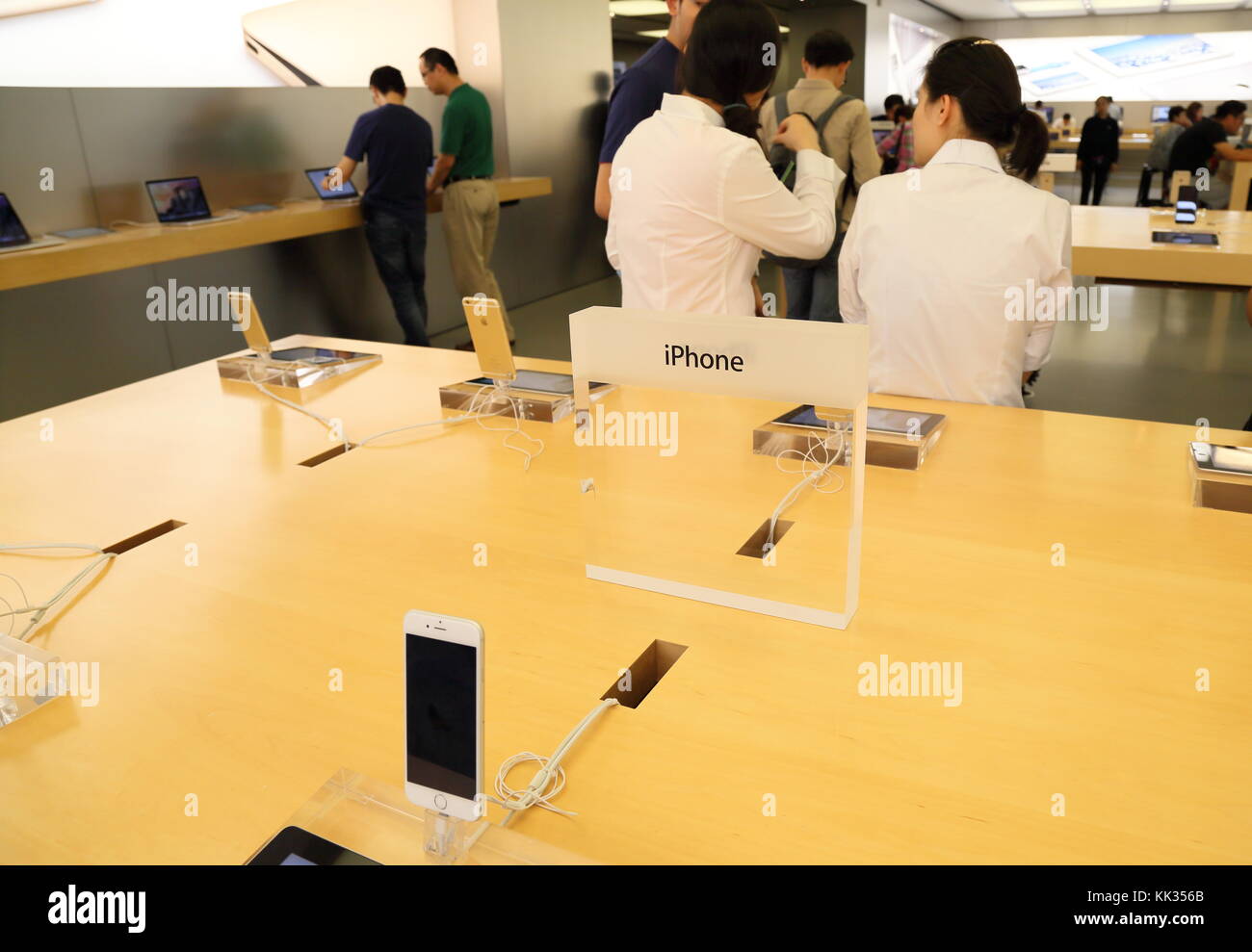 Apple store pudong shanghai china hi-res stock photography and images ...