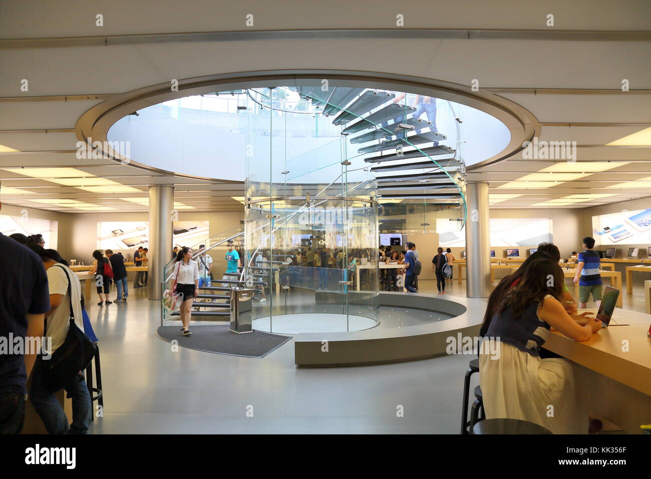 Apple store stairs hi-res stock photography and images - Alamy
