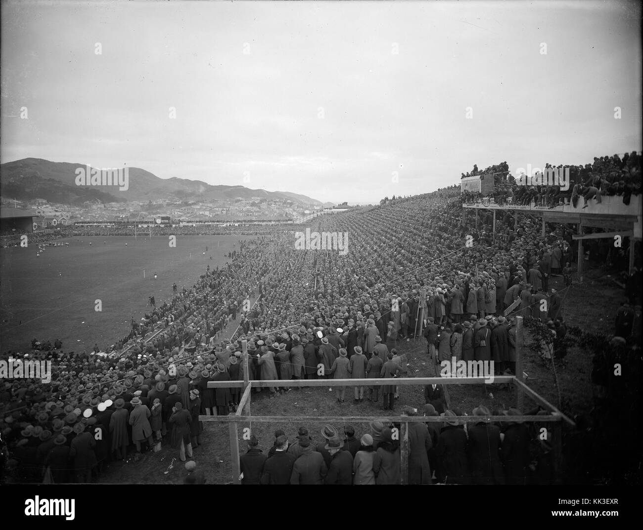 Vintage rugby crowd hi-res stock photography and images - Alamy