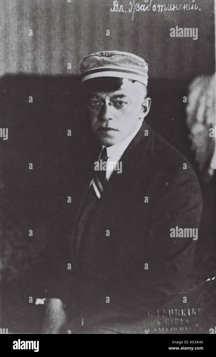 ZEEV JABOTINSKY WEARING ACADEMIC CAP AND BAND.D850 059 Stock Photo - Alamy
