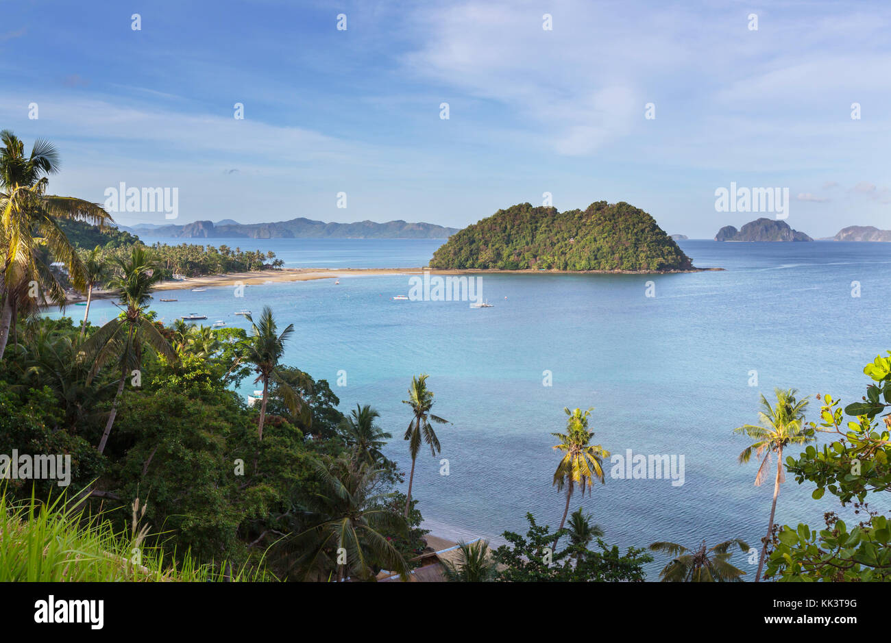 Amazing scenic view of sea bay and mountain islands, Palawan ...