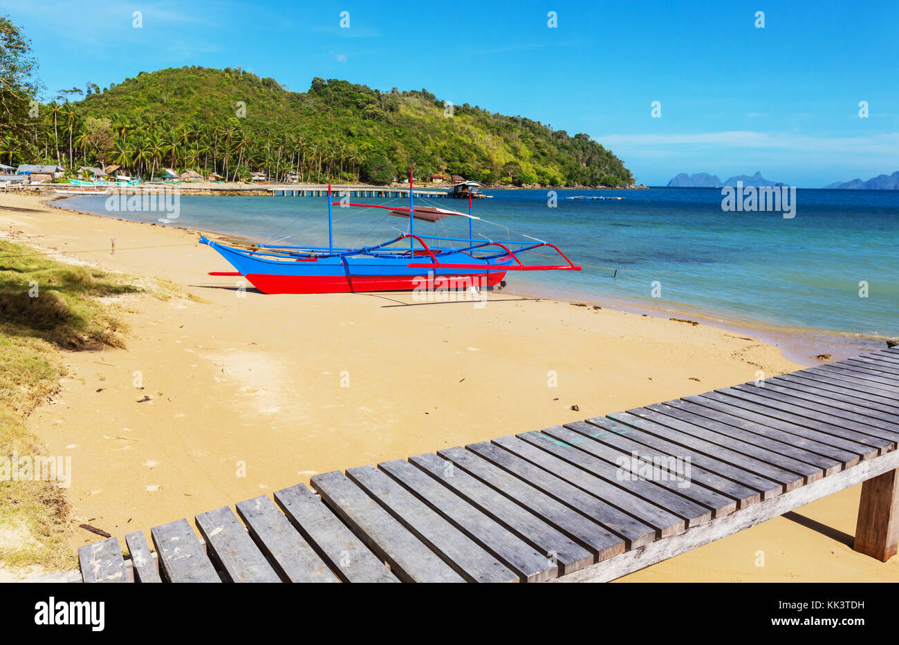 Amazing scenic view of sea bay and mountain islands, Palawan ...