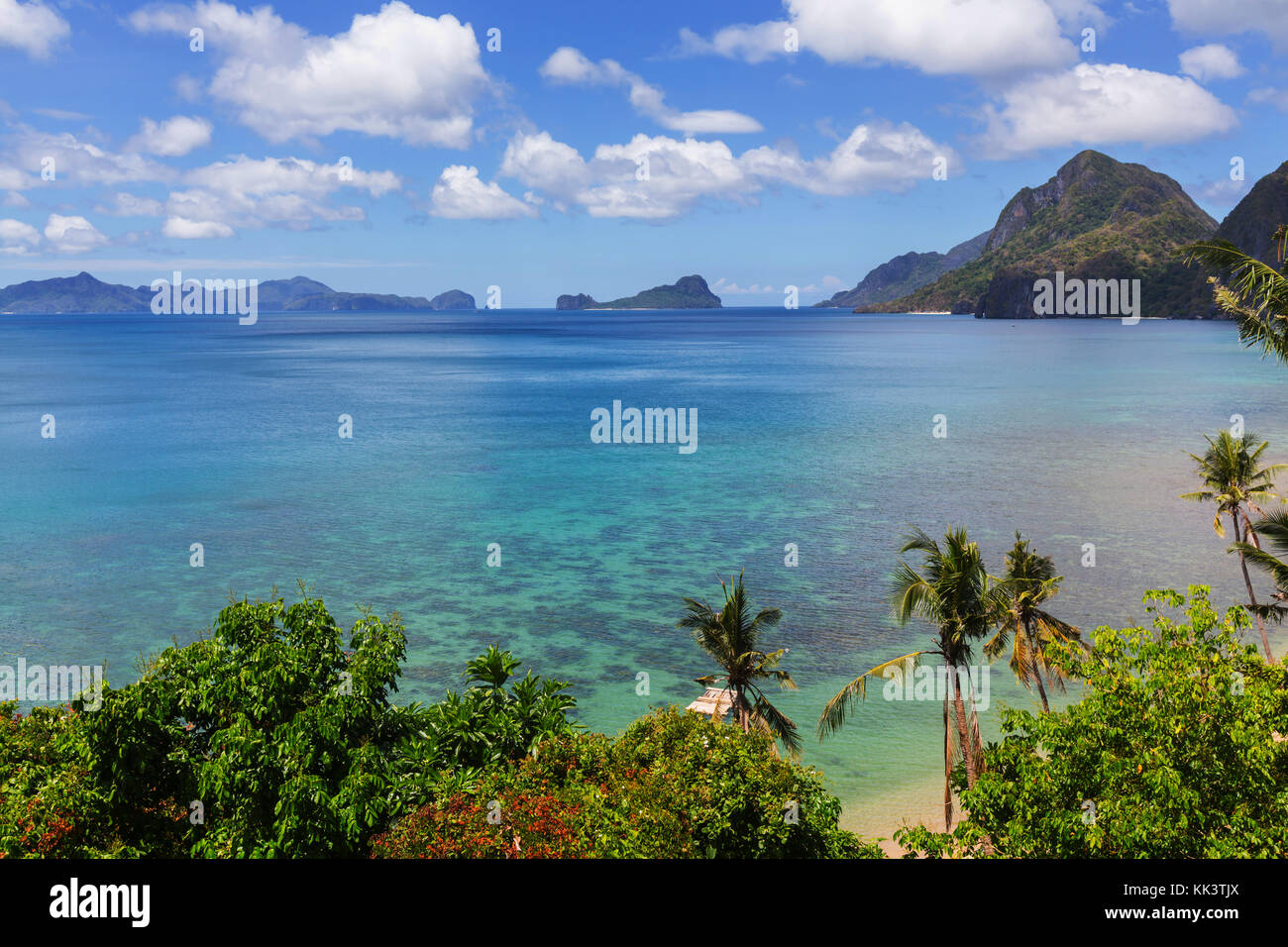 Amazing scenic view of sea bay and mountain islands, Palawan ...