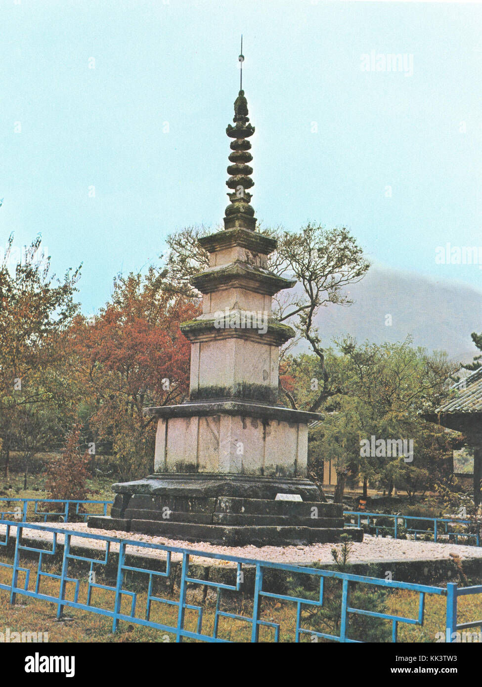 Three story structures hi-res stock photography and images - Alamy