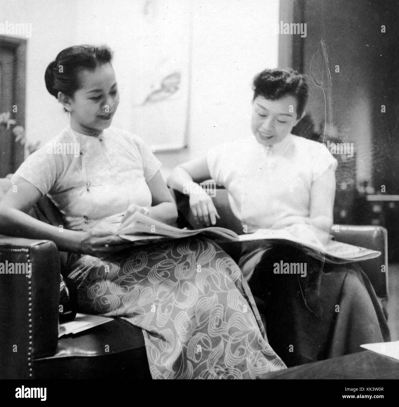 Ma Than E and Mi Mi Khaing Stock Photo - Alamy