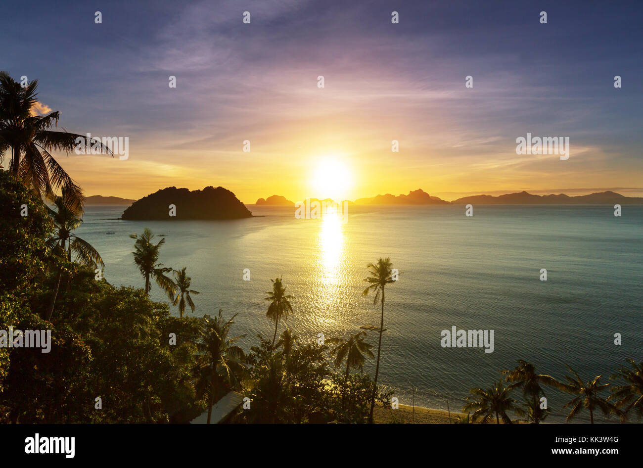 Amazing scenic view of sea bay and mountain islands, Palawan ...