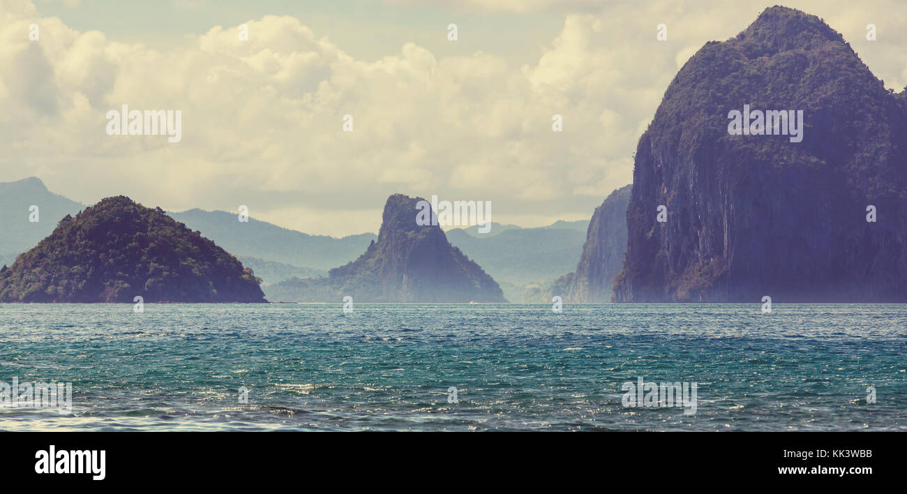 Amazing scenic view of sea bay and mountain islands, Palawan ...