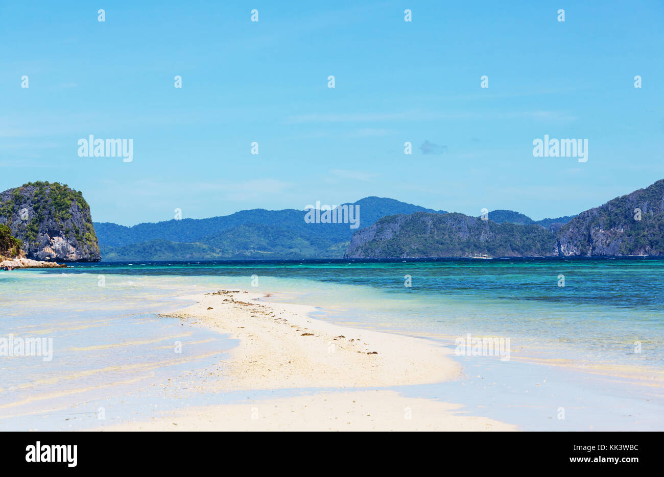 Amazing scenic view of sea bay and mountain islands, Palawan ...