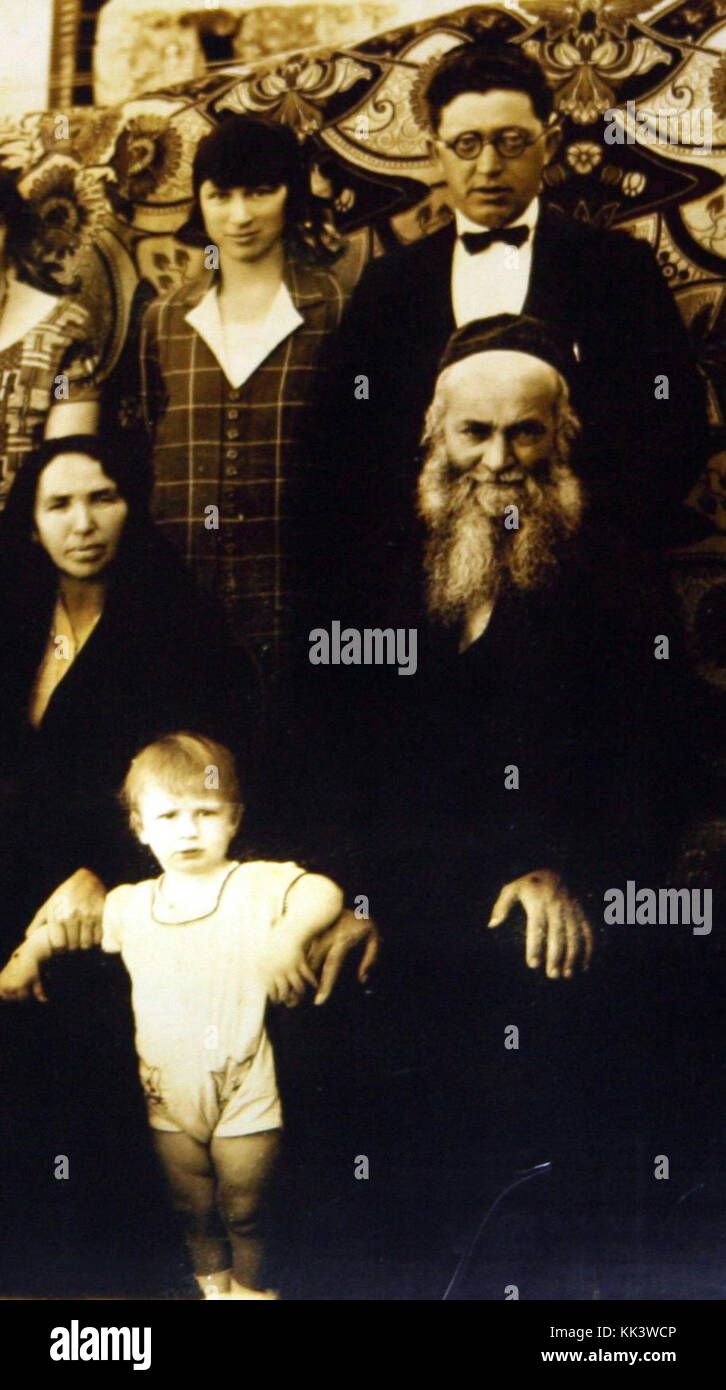 Eliezer Dan Slonim and family cropped Stock Photo - Alamy