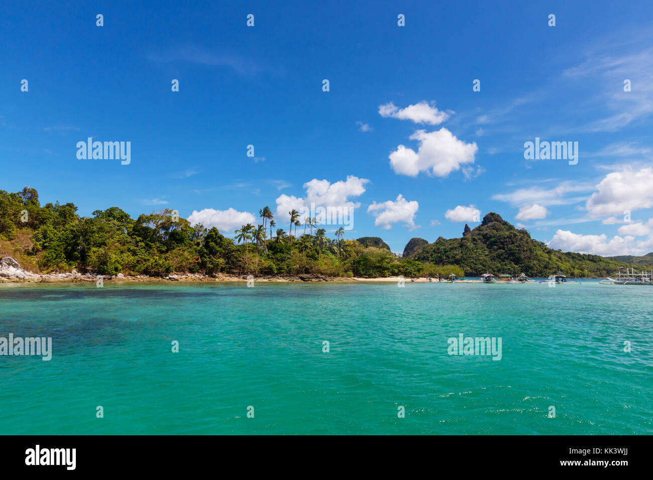 Amazing scenic view of sea bay and mountain islands, Palawan ...