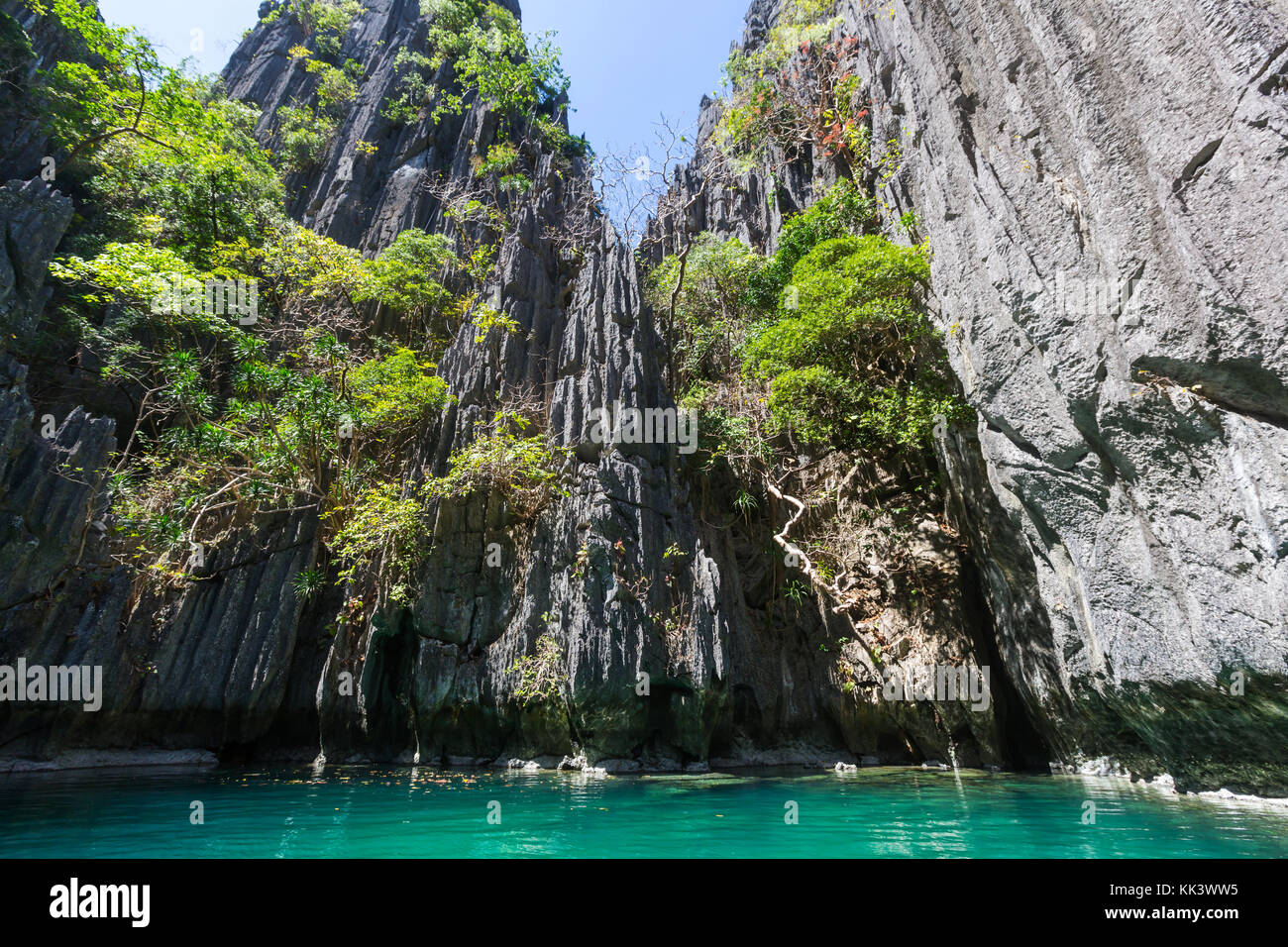 Amazing scenic view of sea bay and mountain islands, Palawan ...