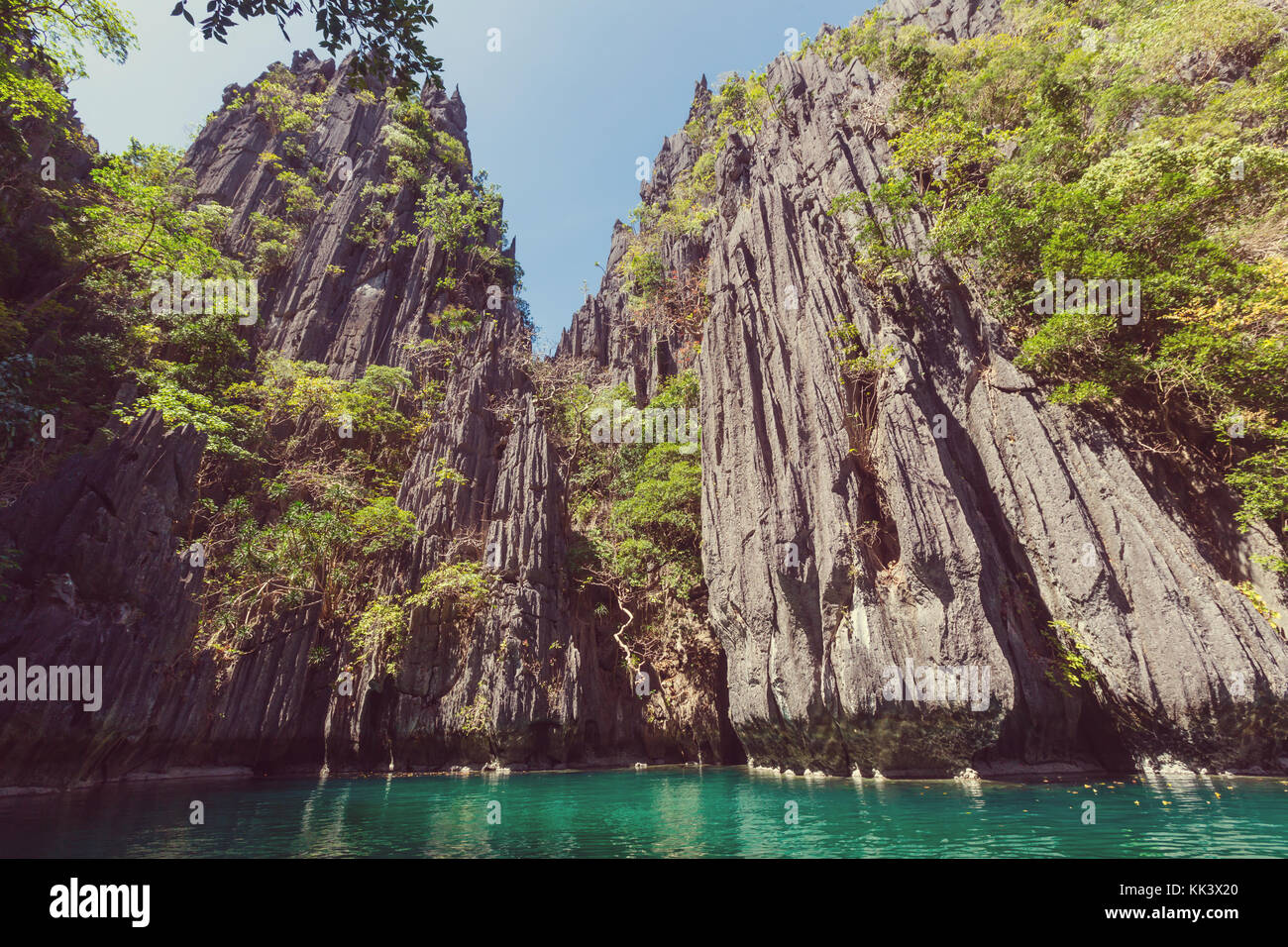 Amazing scenic view of sea bay and mountain islands, Palawan ...