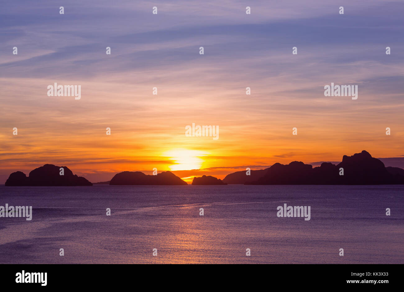 Amazing scenic view of sea bay and mountain islands, Palawan ...