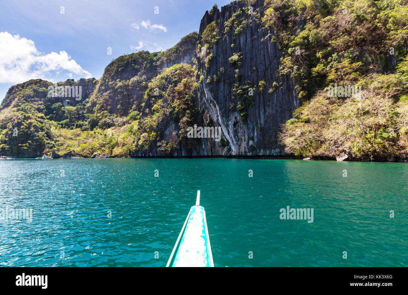 Amazing scenic view of sea bay and mountain islands, Palawan ...