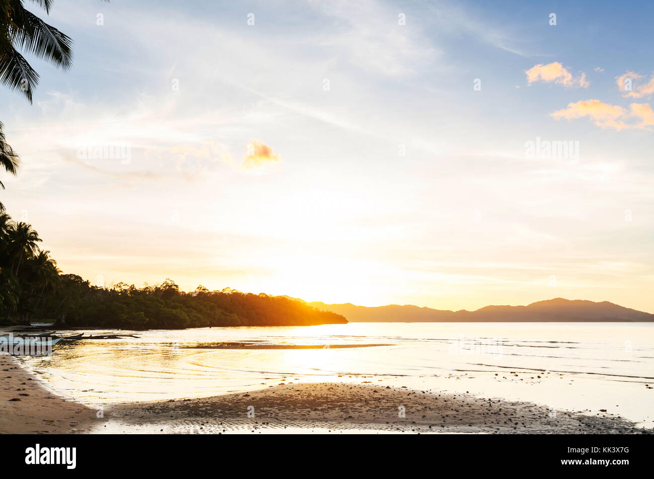 Amazing scenic view of sea bay and mountain islands, Palawan ...