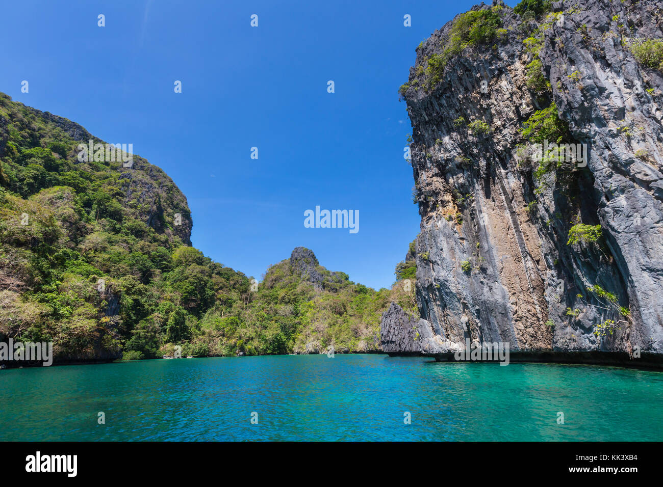 Amazing scenic view of sea bay and mountain islands, Palawan ...