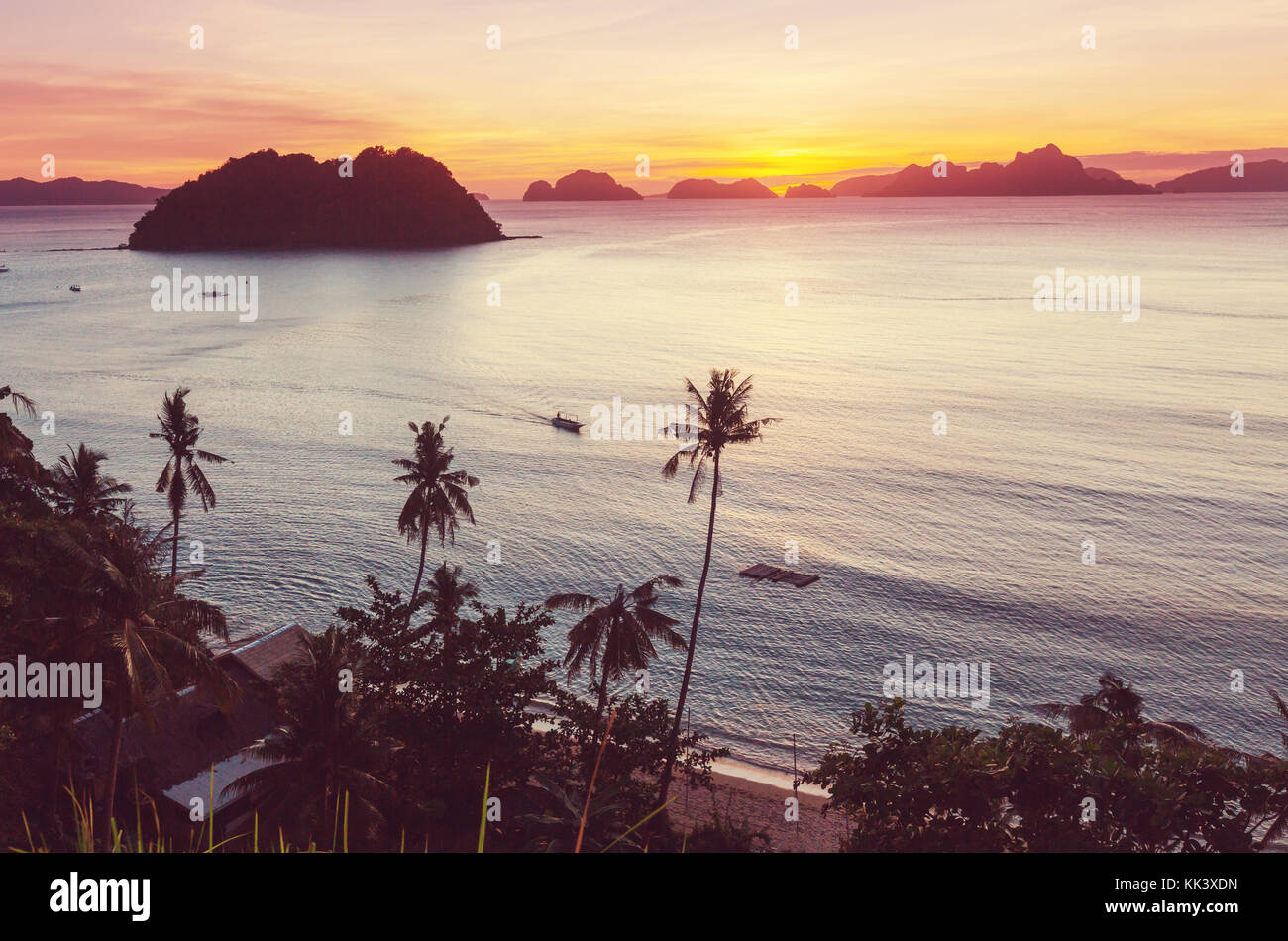 Amazing scenic view of sea bay and mountain islands, Palawan ...