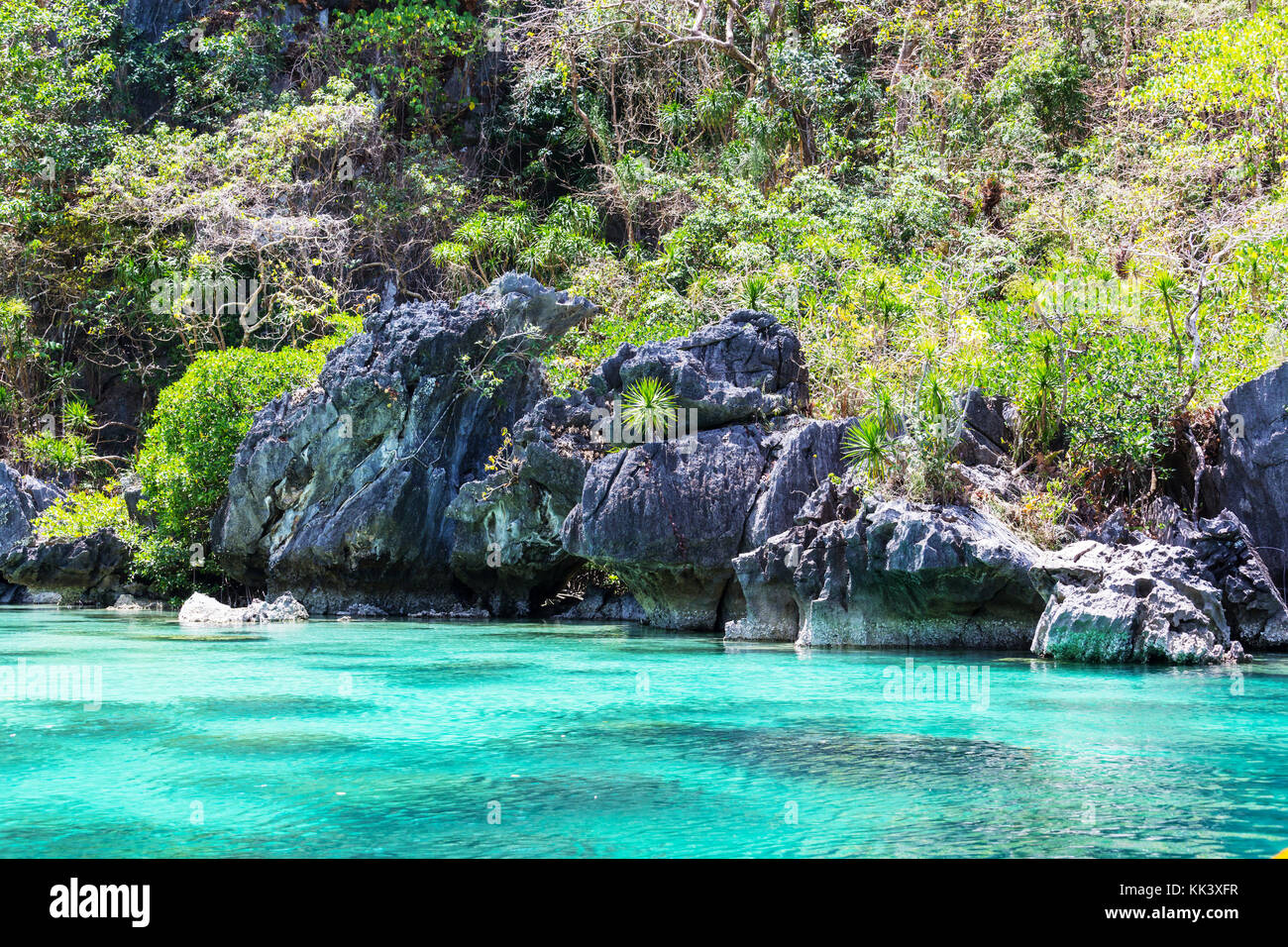 Amazing scenic view of sea bay and mountain islands, Palawan ...