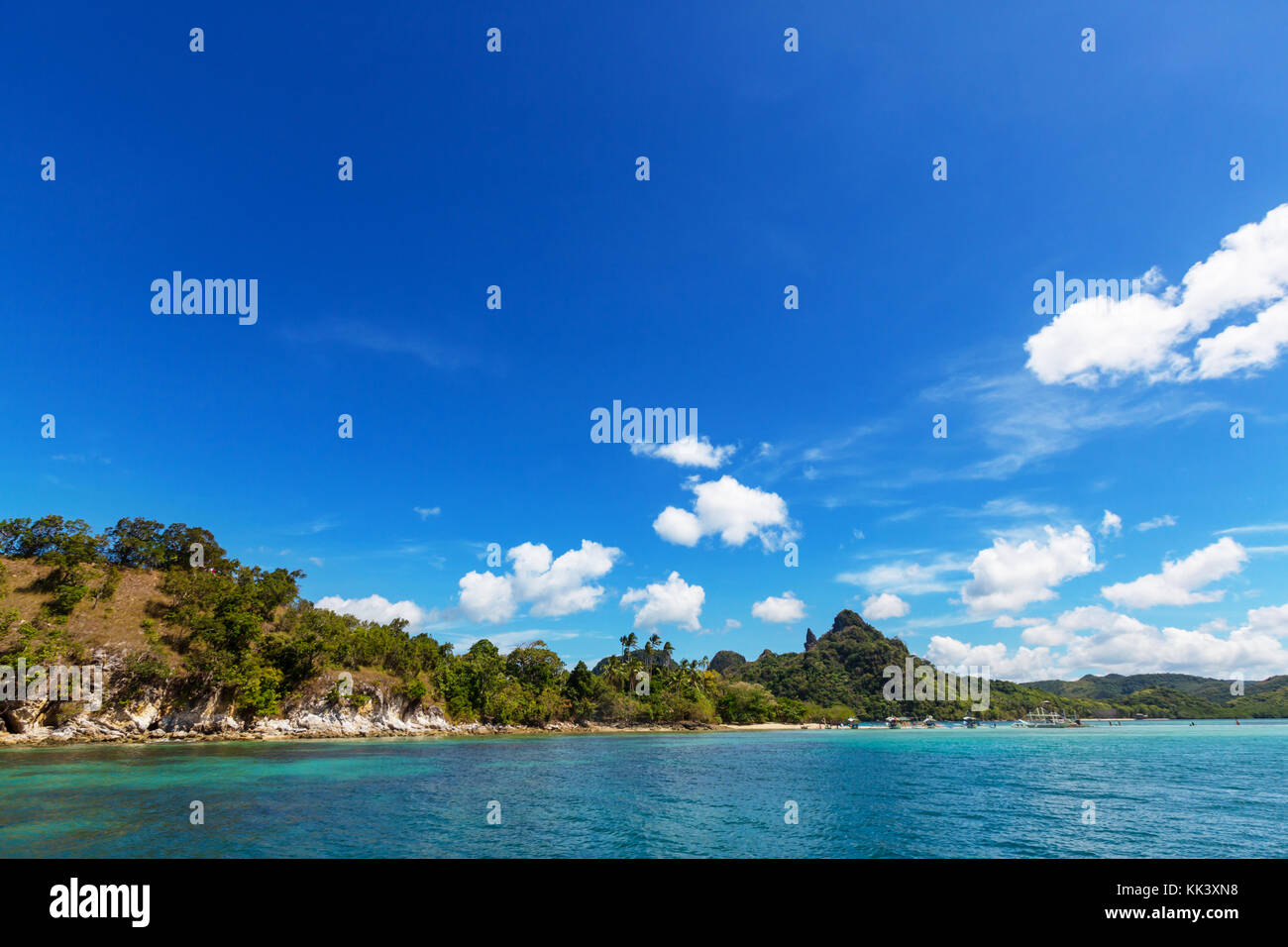 Amazing scenic view of sea bay and mountain islands, Palawan ...
