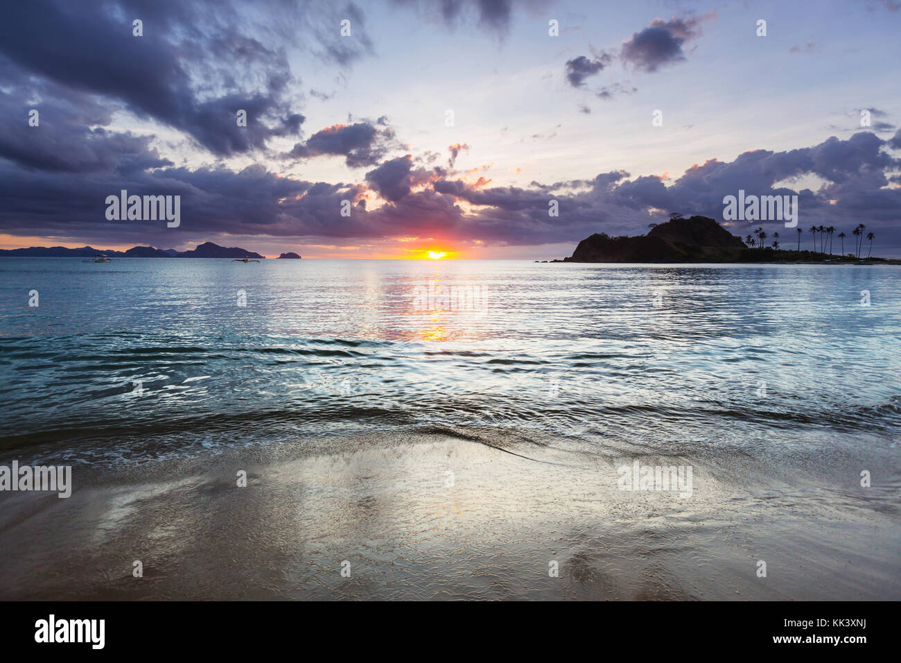 Amazing scenic view of sea bay and mountain islands, Palawan ...
