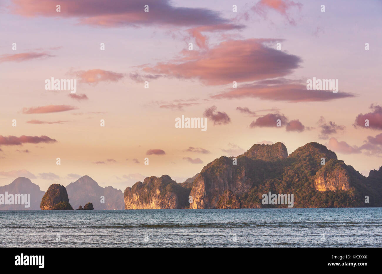 Amazing scenic view of sea bay and mountain islands, Palawan ...