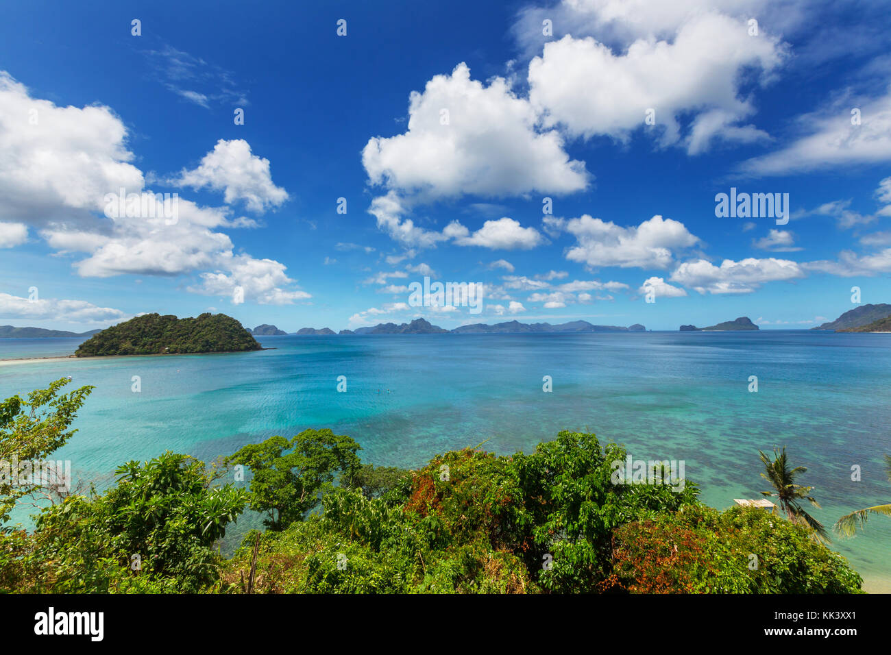 Amazing scenic view of sea bay and mountain islands, Palawan ...