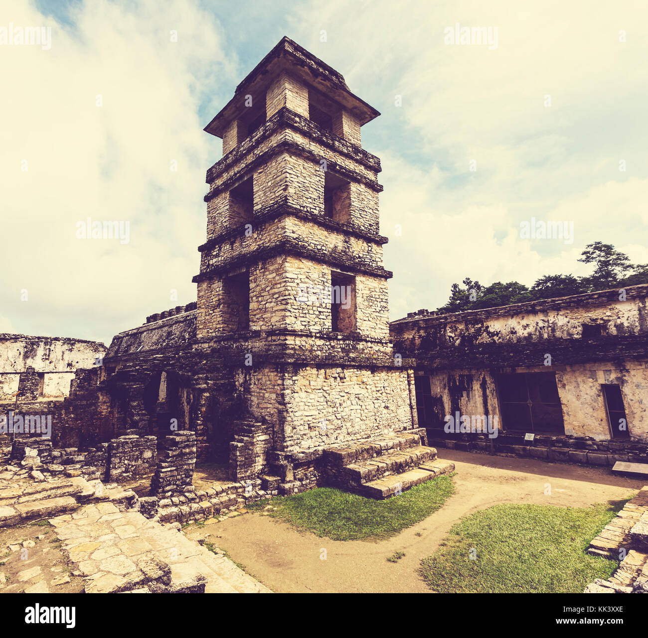 Palenque pyramid in Mexico Stock Photo - Alamy