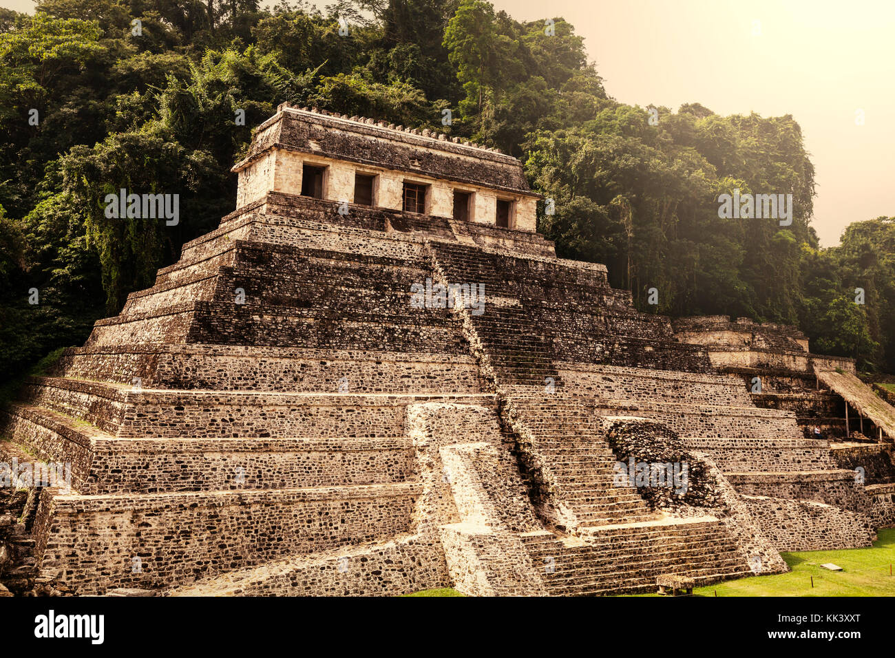 Palenque pyramid in Mexico Stock Photo - Alamy