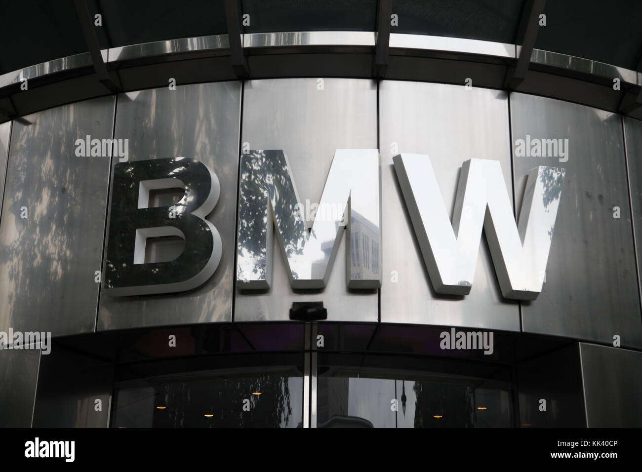 Bmw bayerische motoren werke logo hi-res stock photography and images ...