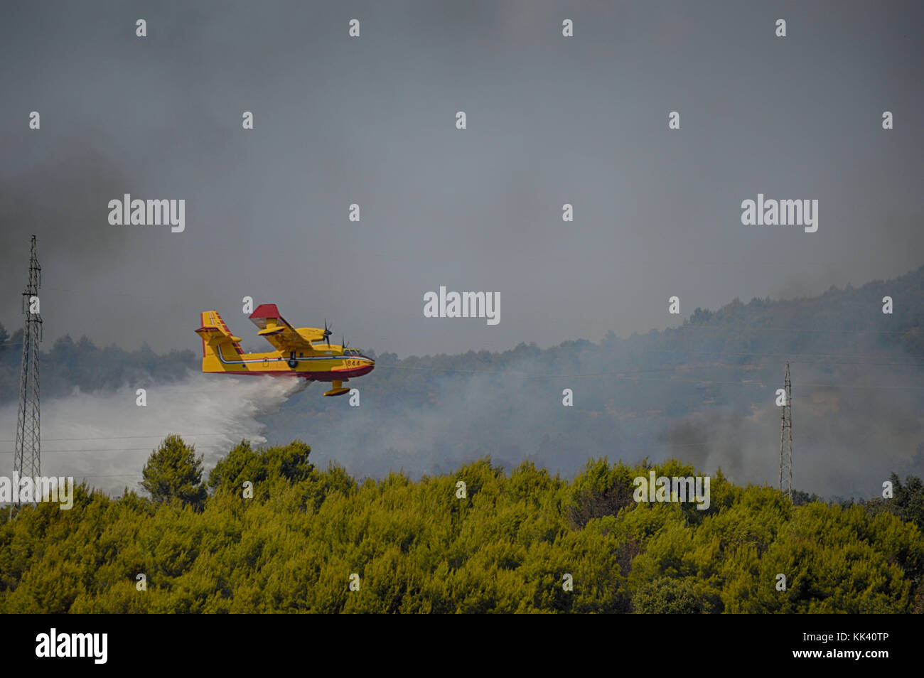 Croatian AF Canadair CL415 Superscooper fighting forest fire near Srima ...