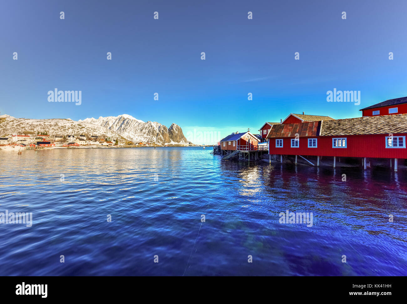 Red fisherman house (Rorbuer) in Winter in Reine, Lofoten Islands ...