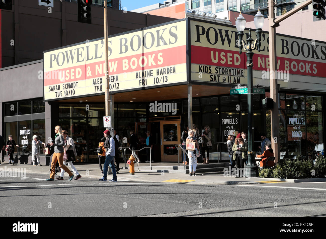 Powells books hi-res stock photography and images - Alamy
