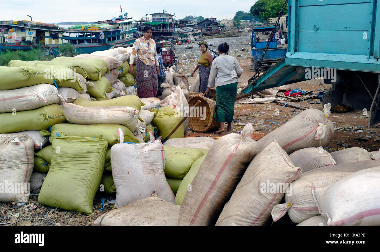 Fertilizer bag hi-res stock photography and images - Alamy