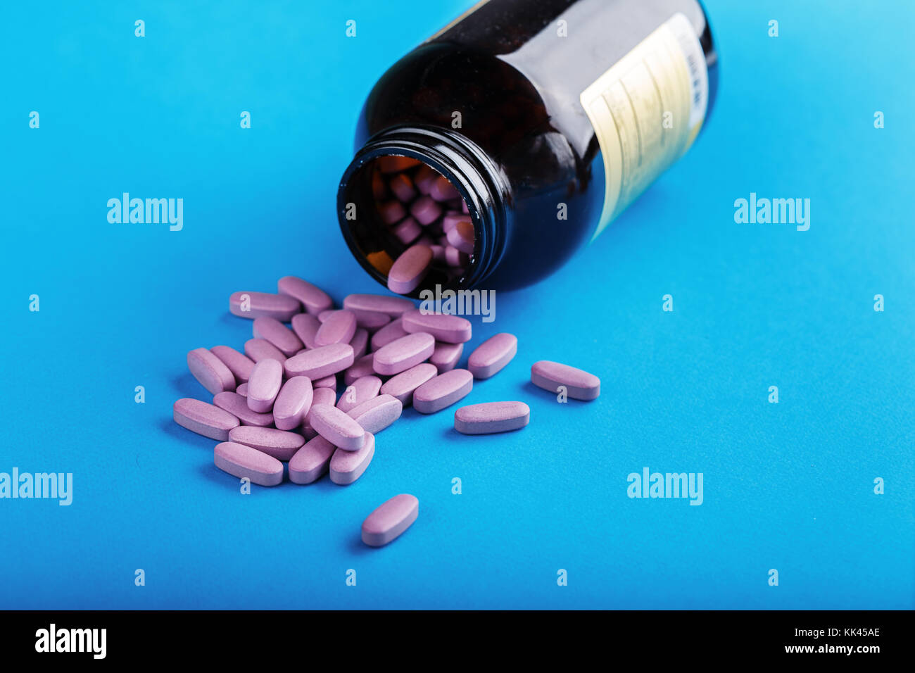 large tablets poured from a glass jar Stock Photo - Alamy