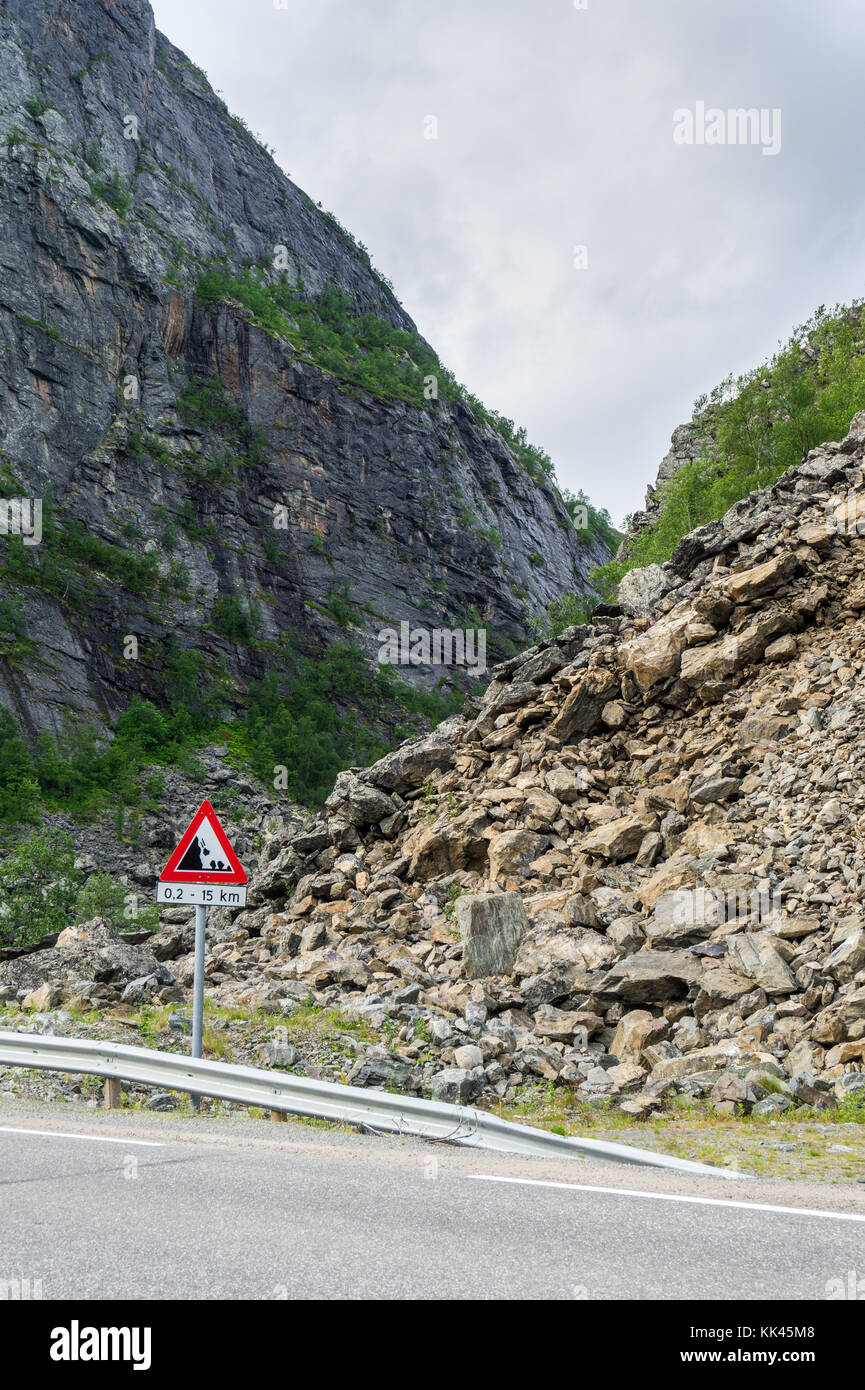 Road sign warning dangerous slope hi-res stock photography and images ...