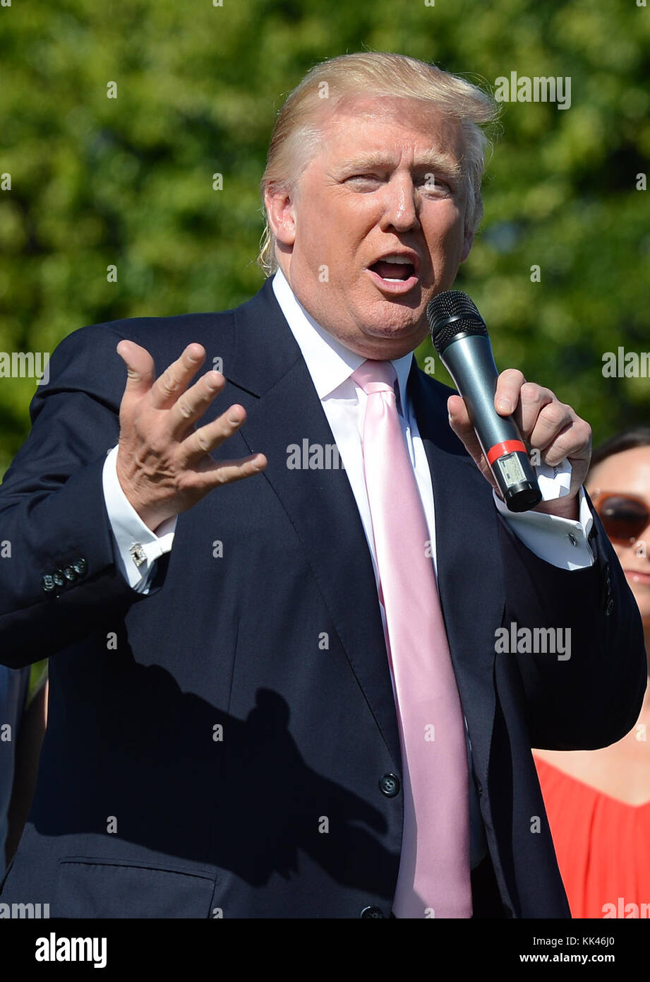 PALM BEACH, FL - JANUARY 06: Melania Trump, Barron Trump and Donald ...