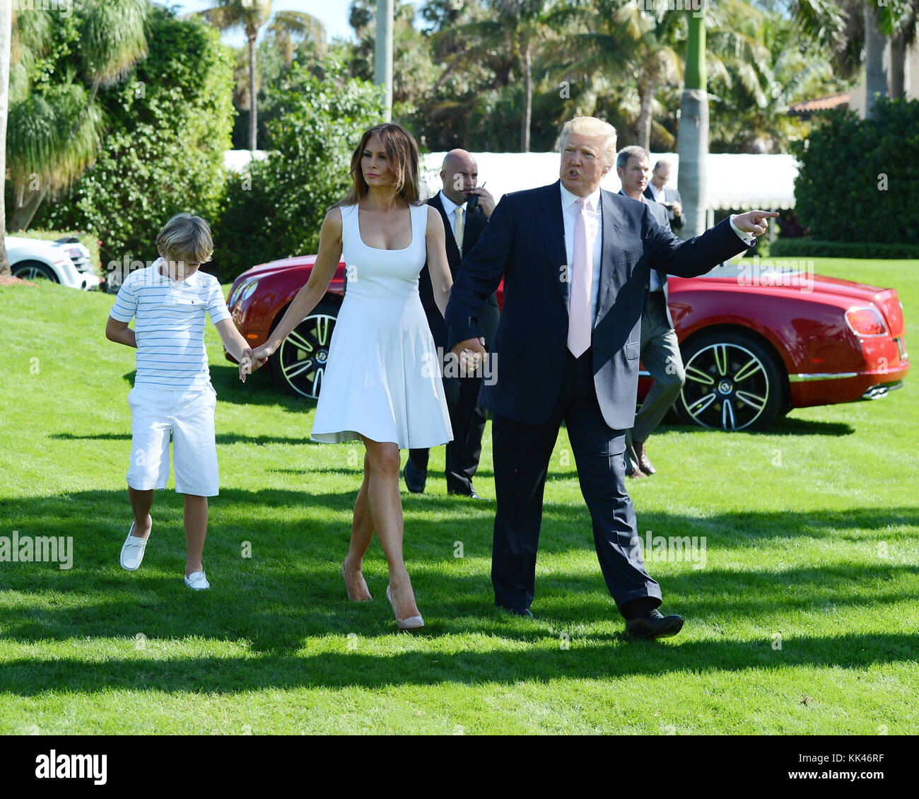 PALM BEACH FL - JANUARY 06: Melania Trump Barron Trump and Donald Trump ...