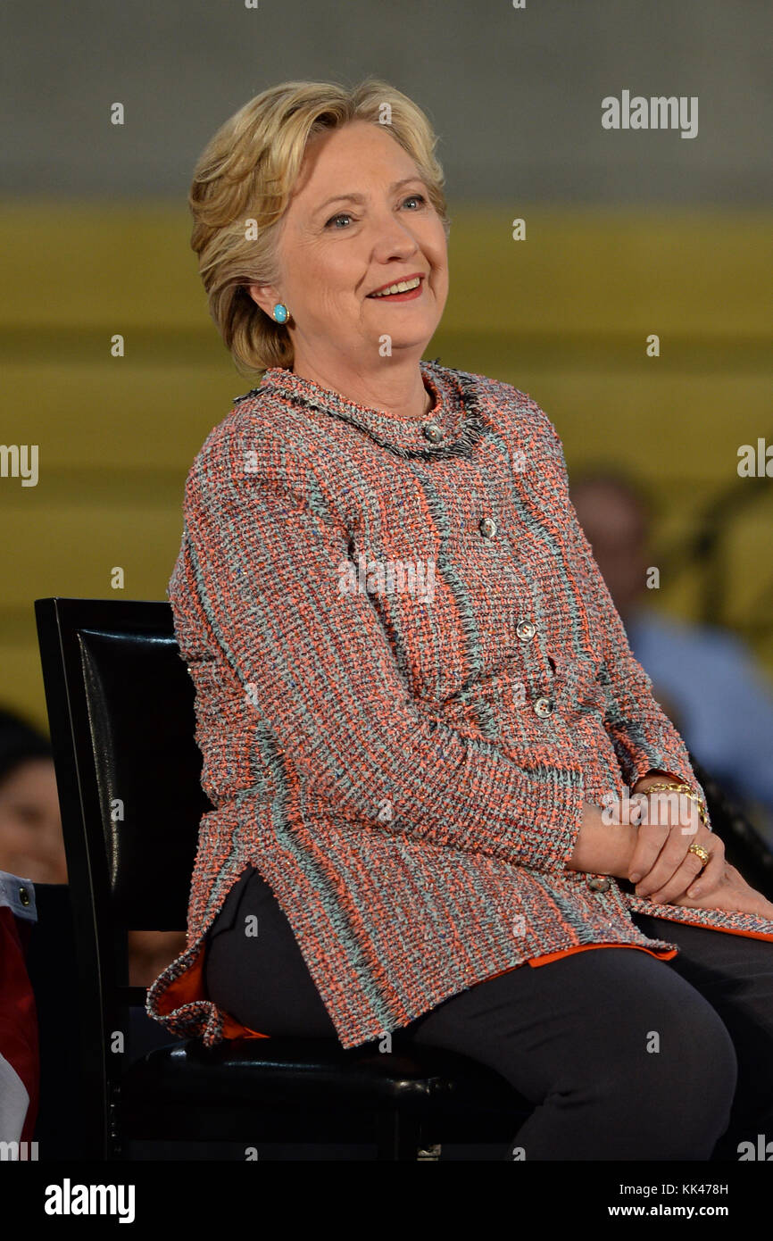 MIAMI, FL - OCTOBER 11: Democratic presidential nominee former ...